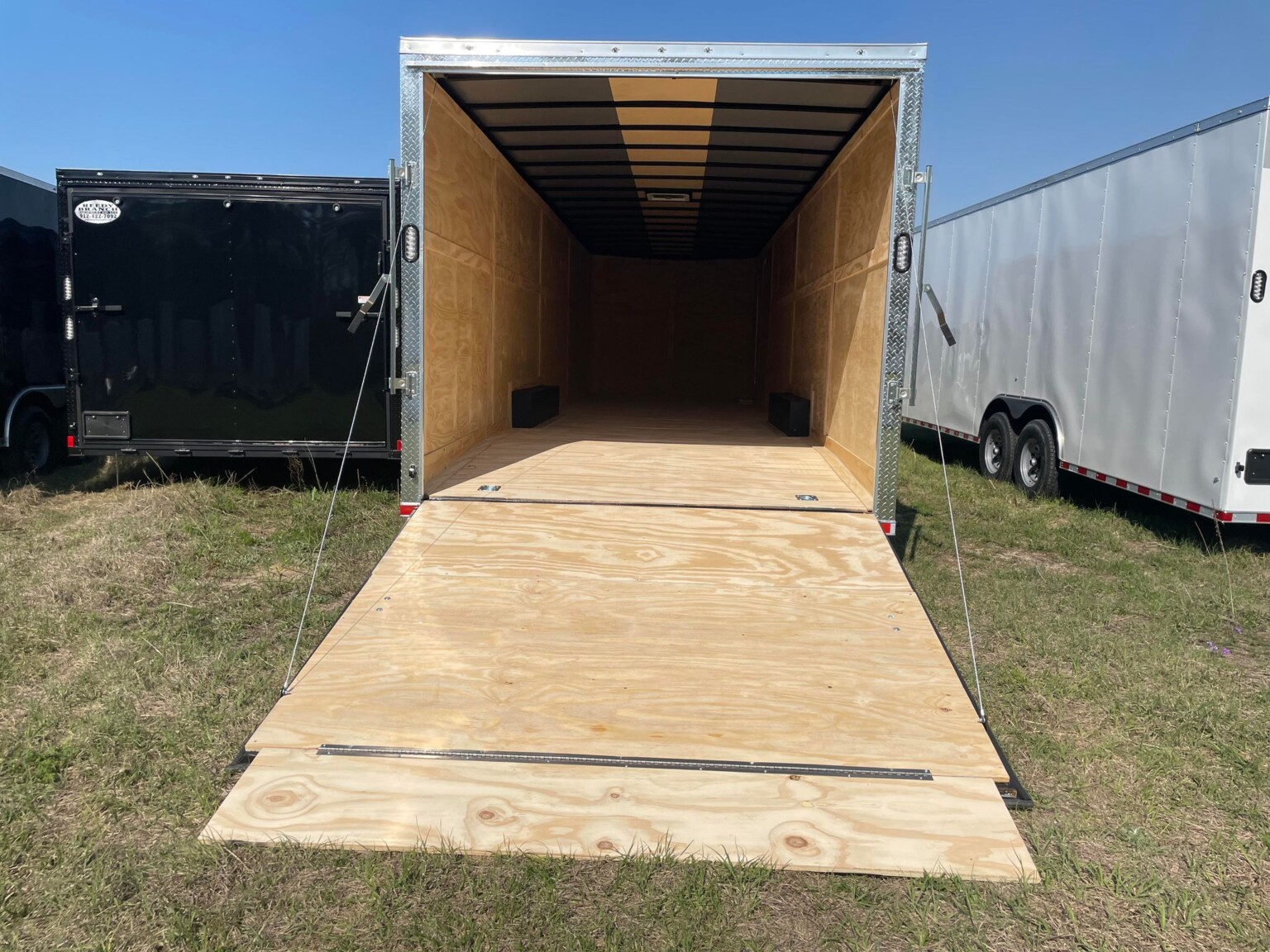 8.5 x 32 Enclosed Car Hauler| Shop 8.5 x 32 Enclosed Cargo Trailers Online