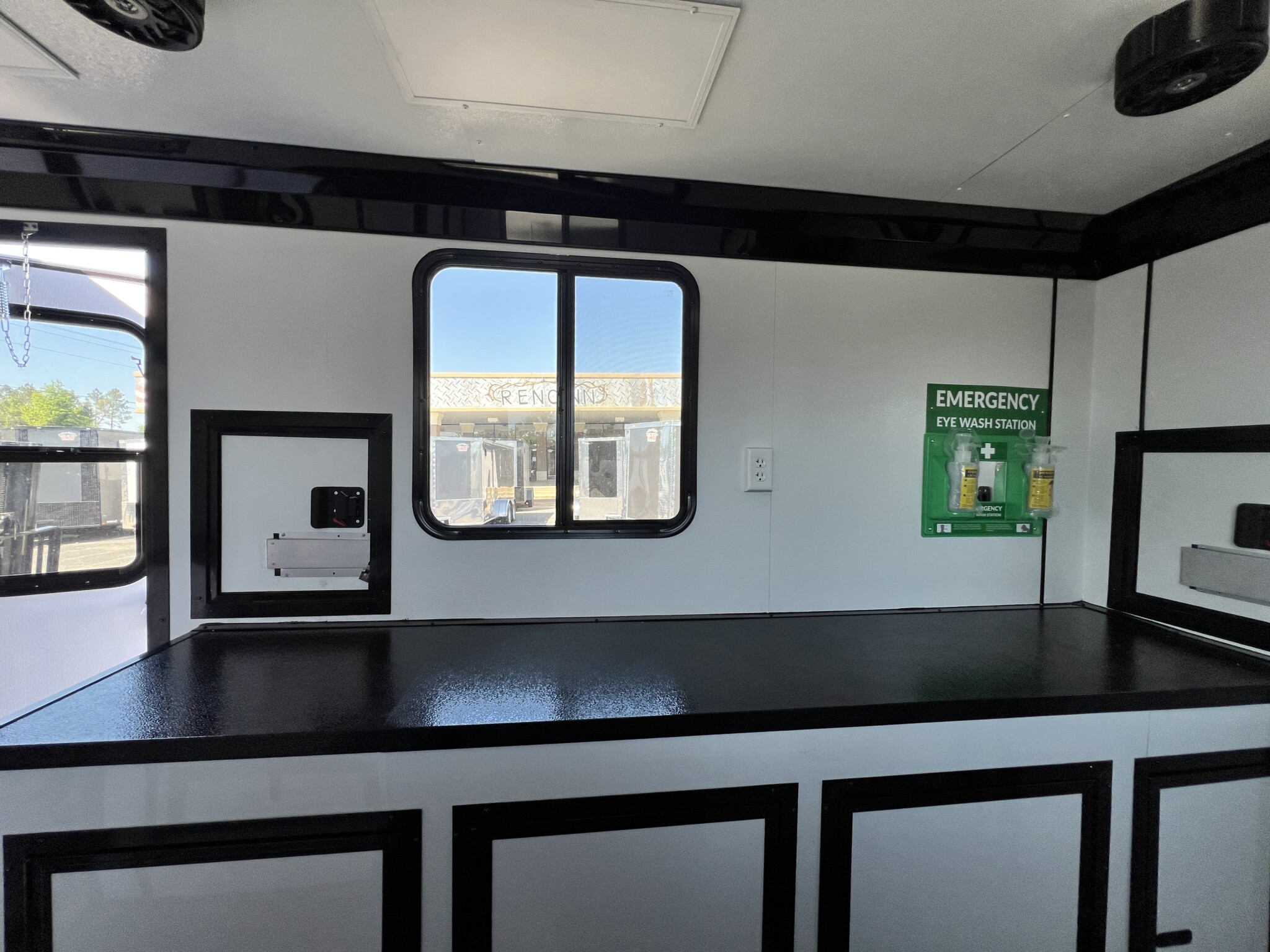 SDG 7x12 Fiber Splicing Trailer | Turnkey Mobile Lab w/ Generator | GSA ...