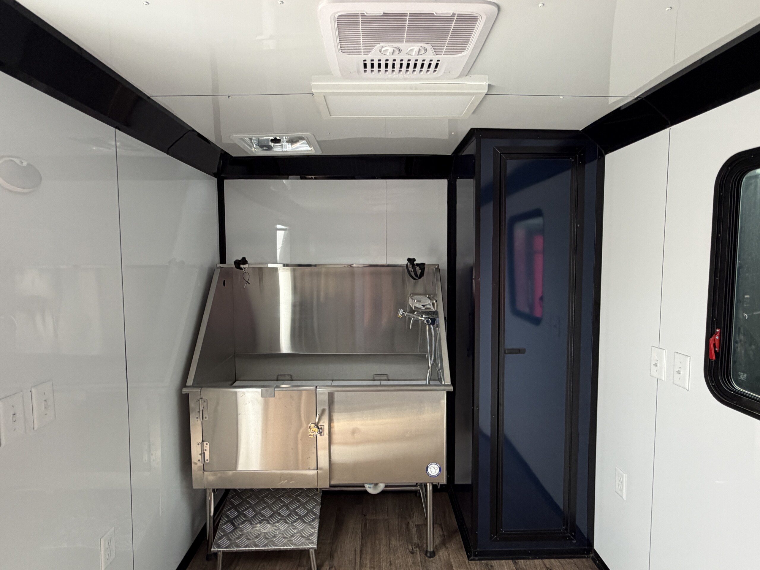7x14 Dog Grooming Trailer - Genesis Series | Indigo Blue - Renown Cargo ...
